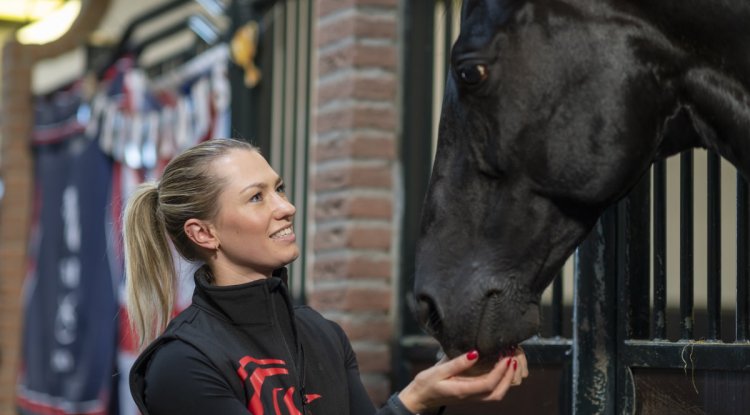 DOUBLE WORLD CHAMPIONS LOTTIE FRY AND GLAMOURDALE AMONGST UNMISSABLE ...